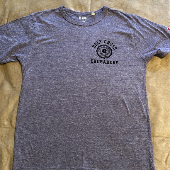 League | Shirts | Holy Cross Crusaders Mens Tshirt Size L | Poshmark